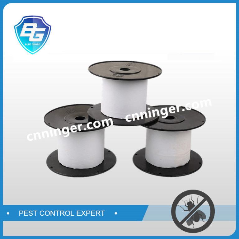 Sticky Roll Fly Reel Trapping Fly Rope in Stables, Farms, Dairy Barns ...